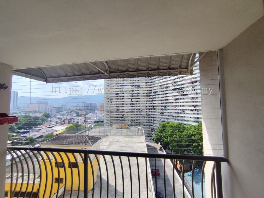 槟城SSR Invisible Safety Grille Services的Serina Bay Apartment - Balconies ...